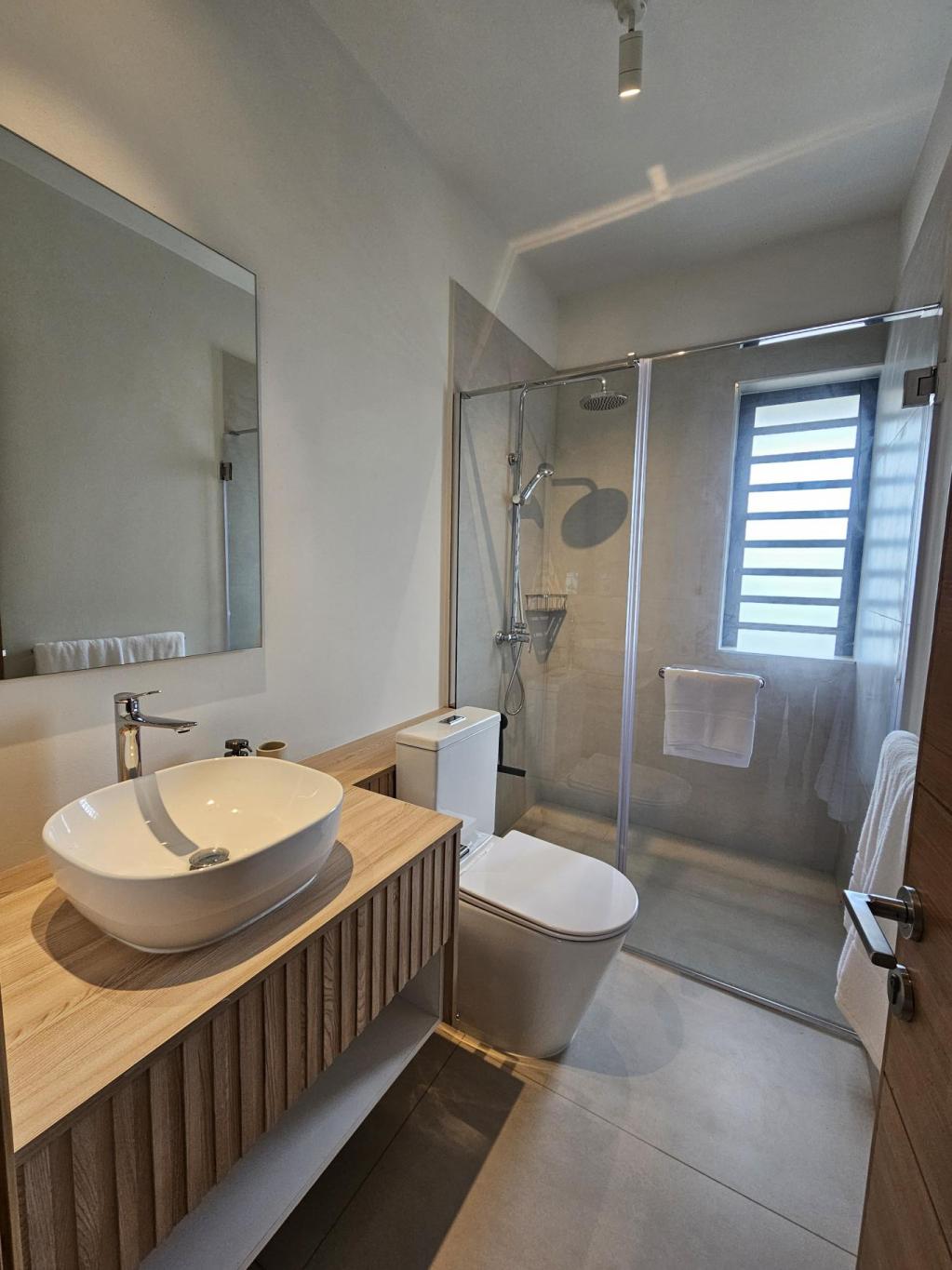 Signature Villa on Azuri Golf Course – 4 En Suite Bedrooms, Swimming ...